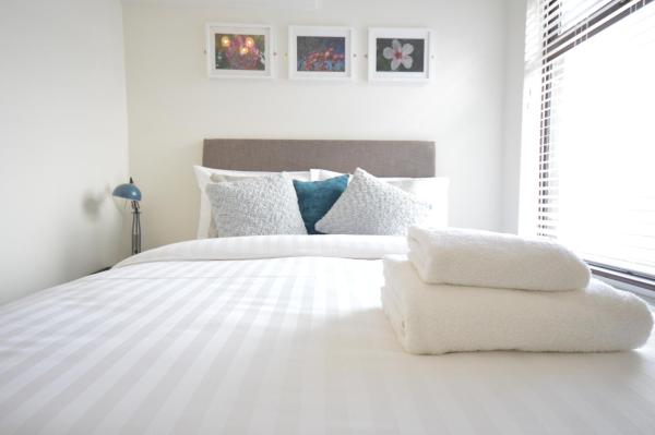 Lexicon House - 4 Bedrooms 3 Bathrooms - Stoke-on-Trent
