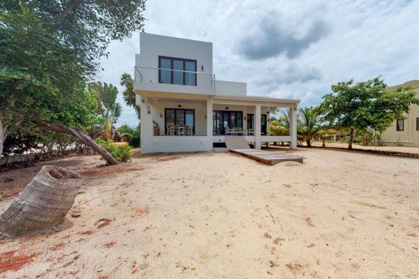 Green Tower House - Belize