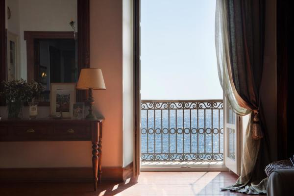 Apollonos Seafront Apartment - Эрмуполис