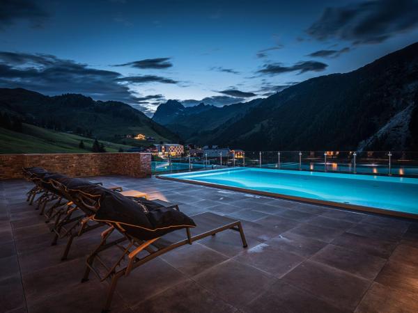 Alpenparks Hotel & Apartment Arlberg Warth Mit Pool - Lech