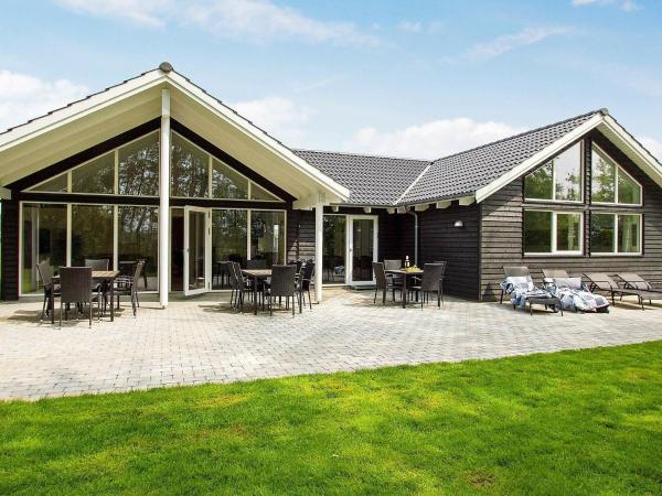 16 Person Holiday Home In Hasselberg - Olpenitz