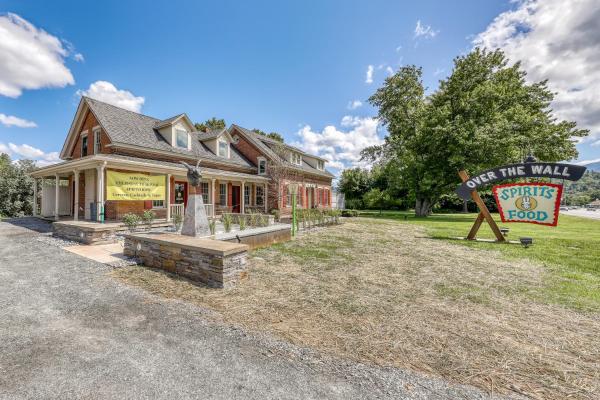 Stowe Mountain Road Getaway - Waterbury Village Historic District
