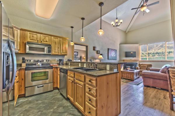 Steps To Skiing, Resort Property, Mountain Views, Shared Hot Tub, Sauna, Steam Room 223 - Flensburg