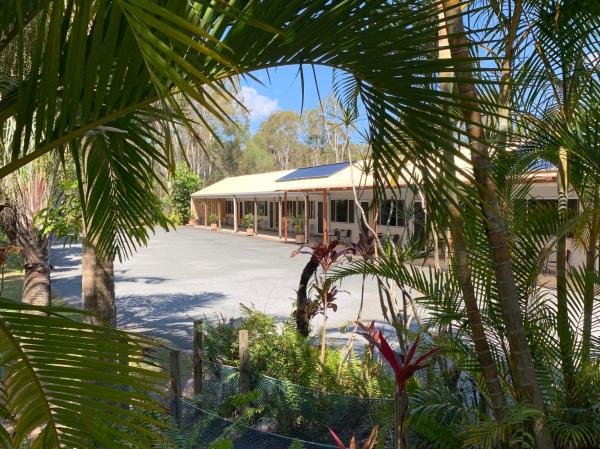 Tin Can Bay Motel - Tin Can Bay
