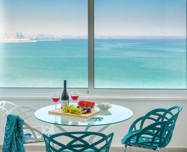 Front-row | Skyline Retreat | Pool Access - Larnaca