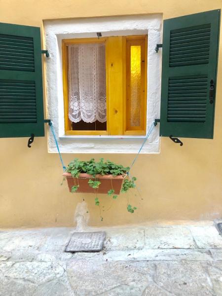 Corfu Old Town’s Cutiest Place - Korfu