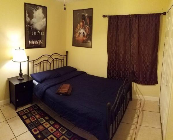 B2 Private Room With 55" Smart Tv Near Everything - Orlando, FL