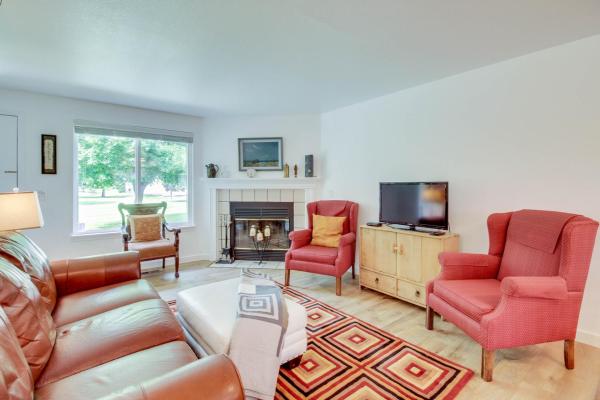 Peaceful Townhouse, Fast Wifi & Partial Mountain Views - Walk To Shops - Boise