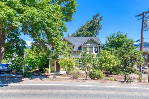 Azusa House - Hood River, OR