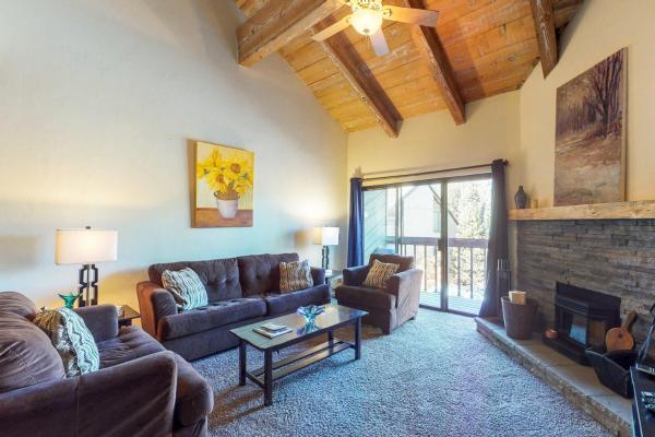 Courchevel 48 - Mammoth Lakes, CA