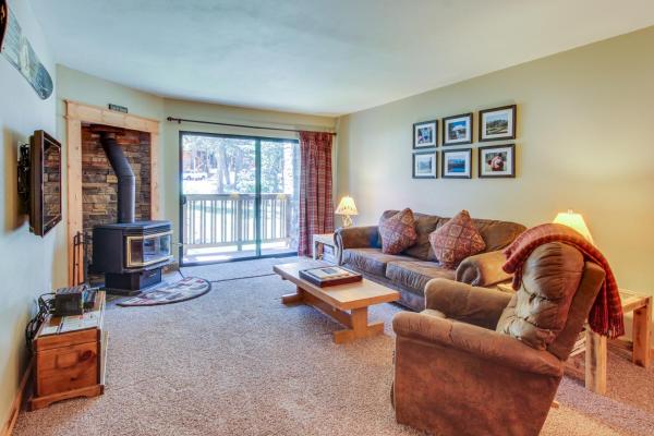 Cozy Retreat With Patio, Wifi, Shared Pool, Hot Tub & Sauna - Near Slopes & Golf - Mammoth Lakes, CA