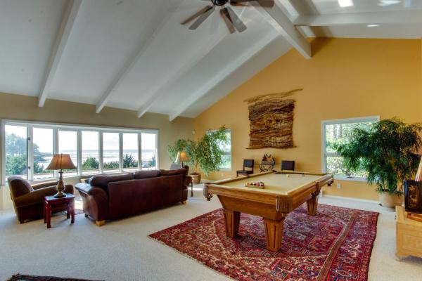 Hidden Luxury Beachfront Estate - Yachats, OR
