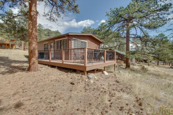 Ideal Vacation Home With Wraparound Deck & Rocky Mountain View - Bear Lake