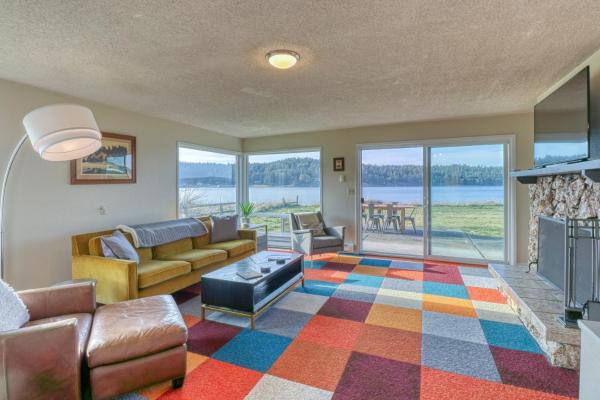 Lopez Island Mud Bay Waterfront Home - San Juan Islands, WA
