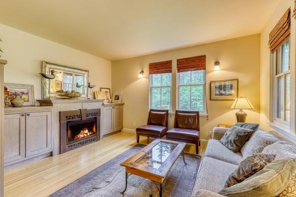 3 Bed 3 Bath Vacation Home In Eastsound - Orcas Island, WA