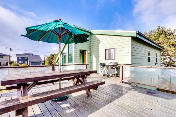 Beach Drive Retreat - Rockaway Beach, OR