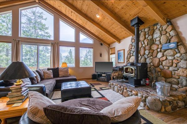 White Pines Mountain Lodge #7 - Mammoth Lakes, CA