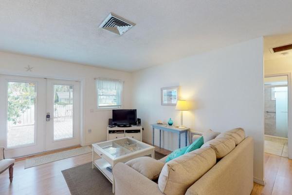 Blue Wave Villa East - Anna Maria Island, FL