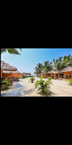 Blue Corner Beach Huts & Restaurant - Goa