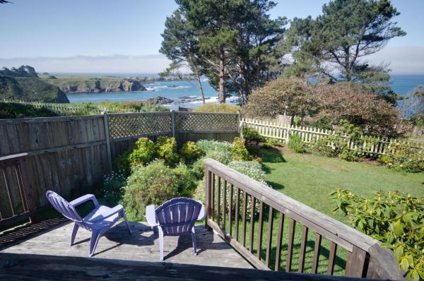 Serene & Relaxing Coastal Home W/ Free Wifi, Deck, Enclosed Yard, & Ocean Views - Mendocino, CA
