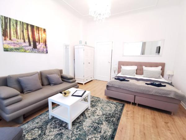 Kvh By Rockchair Apartments L Superhost Status L Boxspringbett Am Schloss Charlottenburg Welcomes You! - Hennigsdorf
