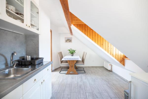 Apartment & Room Pristov - Slowenien