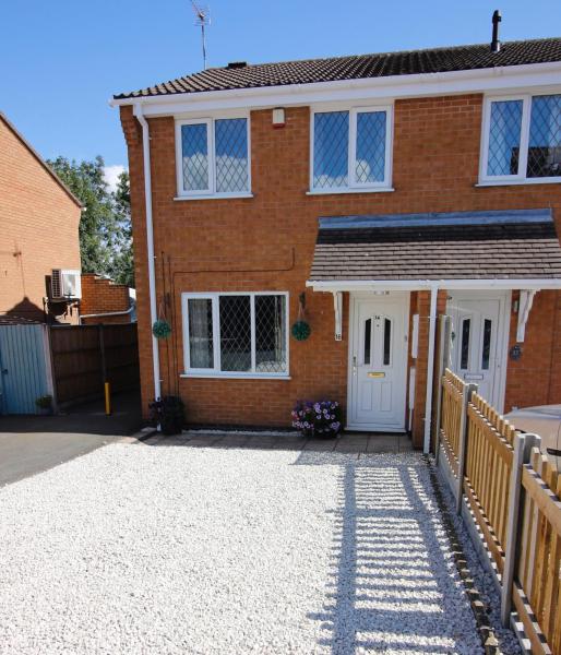 Hinckley Home Sleeps 5 Complete House - Nuneaton
