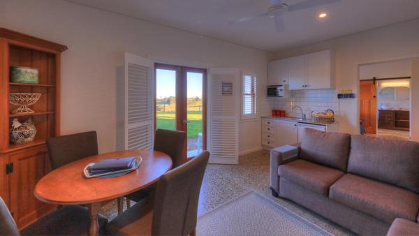 Bridle Guesthouse - Montville
