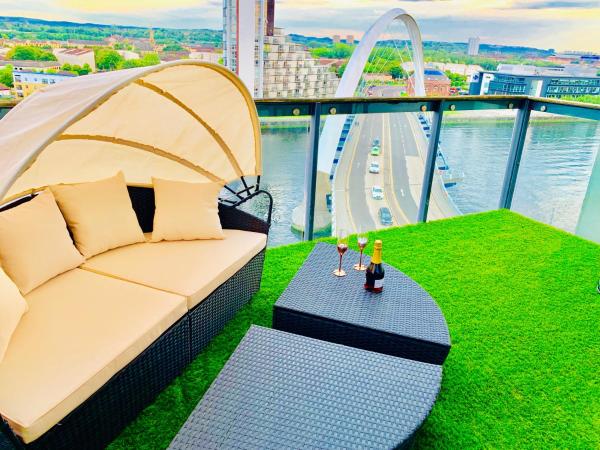 Glasgow City Centre - The Penthouse With Riverviews - (Duplex, 3 Bedrooms, 3 Bathrooms, 2 Living Rooms/kitchen, Private Sky Terrace, 2 Parkings, Top Floor, Huge - 2100 Sq Ft, Secc Hydro) - Glasgow