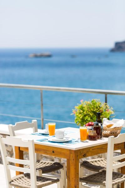 Voukelari Rooms - Greece