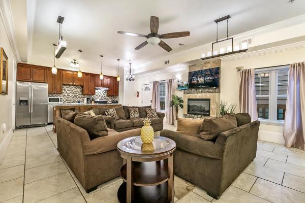 Modern 4br City Condo 5min Drive To Fq - Metairie, LA