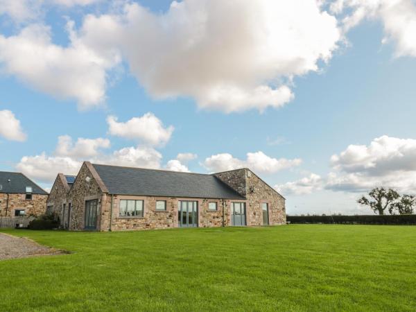 The Long Barn - Berwick-upon-Tweed Castle and Ramparts