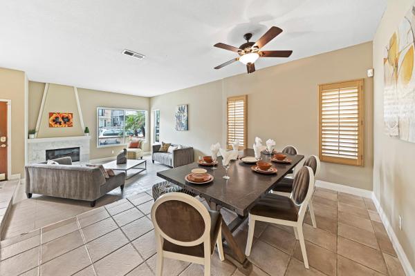 Four Bedroom Amazing Location With Bikes, Steps To The Beach, Shopping And Dining - Huntington Beach, CA