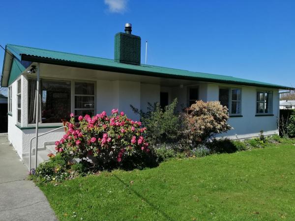 Super Central Cosy Greytown House With Garage - Greytown