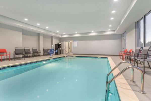 La Quinta Inn And Suites By Wyndham Bloomington - Bloomington, IN