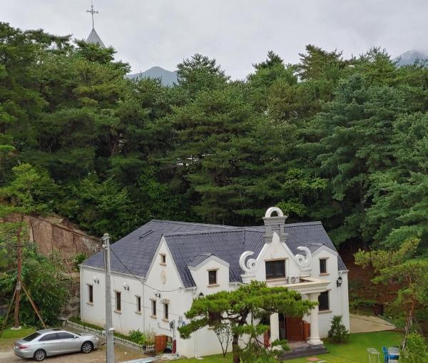 The Castle Stay - South Korea