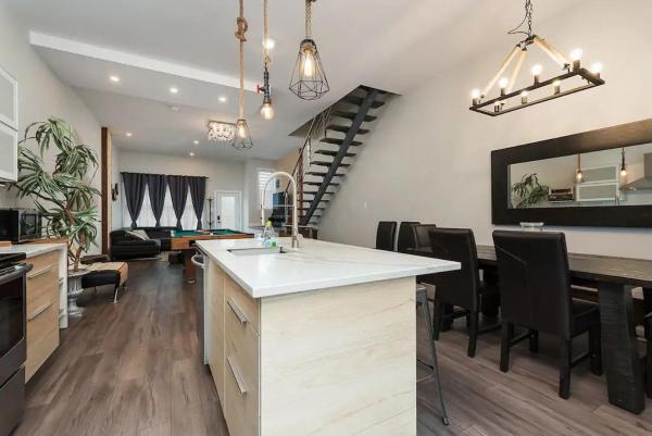 Spacious Townhouse With Rooftop Deck - Montreal