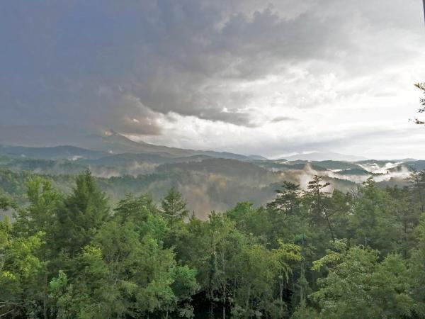Leconte Mountain Lodge, Breathtaking Views, Hot 560, Free Tickets Each Paid Day! - Tennessee