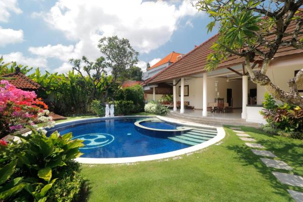 Heliconia Villa - Legian