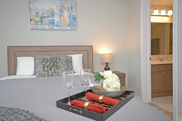 Royal Stays Townhome Collection - 3 Bedroom Townhome In Oakville - Burlington