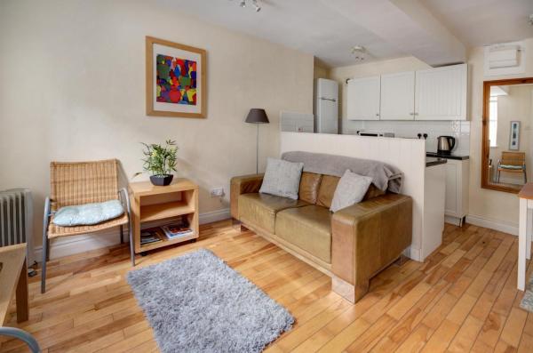 The Shop By Treetop Property - Cirencester