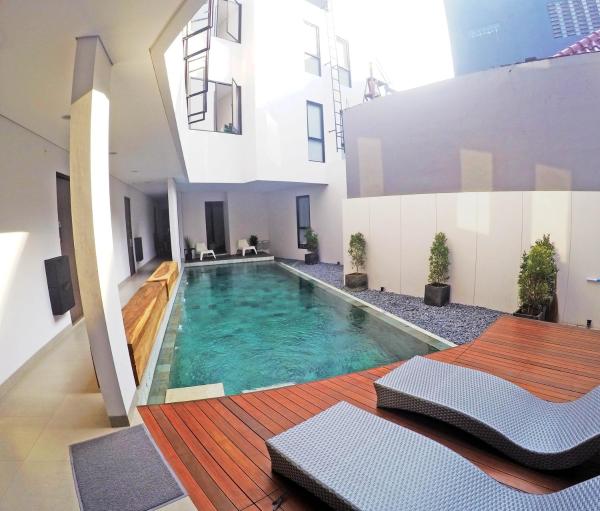 Hm Social Karawaci - Jakarta