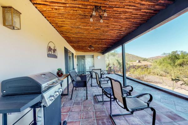 Surrey's Oasis - Cave Creek