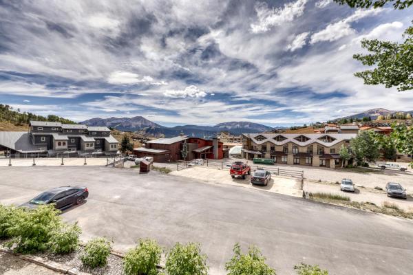 Beautiful Mountain View Condo - Crested Butte, CO