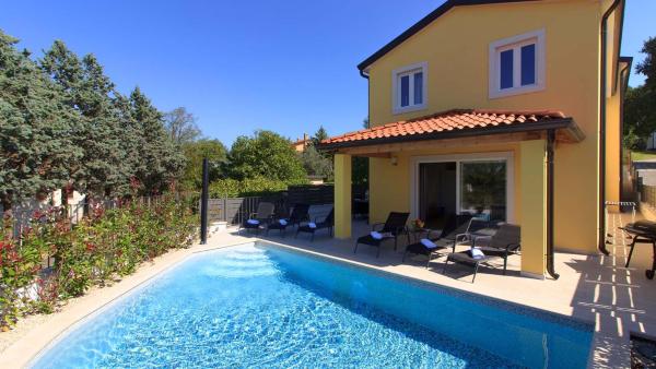 Complex Of 2 Villas Mugeba Iii With 2 Private Pools For Up To 16 Persons In Porec Near The Aquapark - Poreč