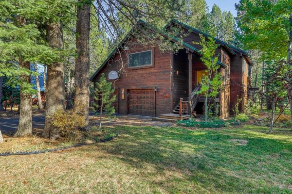 Tastefully-updated, Classic Tahoe Family Home - Truckee, CA