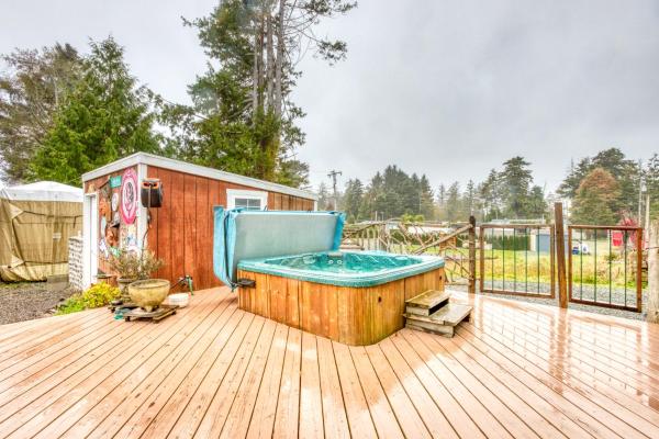 Getaway Bar On Easy Street - Manzanita, OR