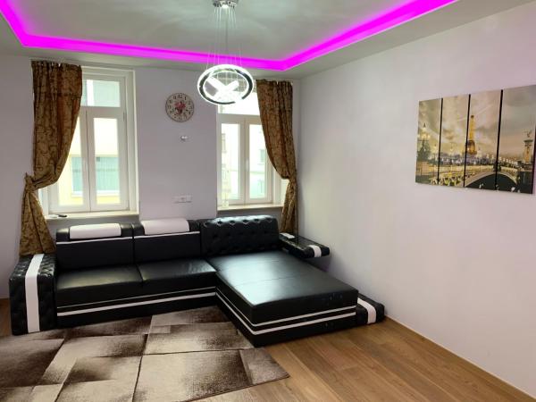 Colony Apartment Saloon Incl. Free Vespa Lx50 - Vienna