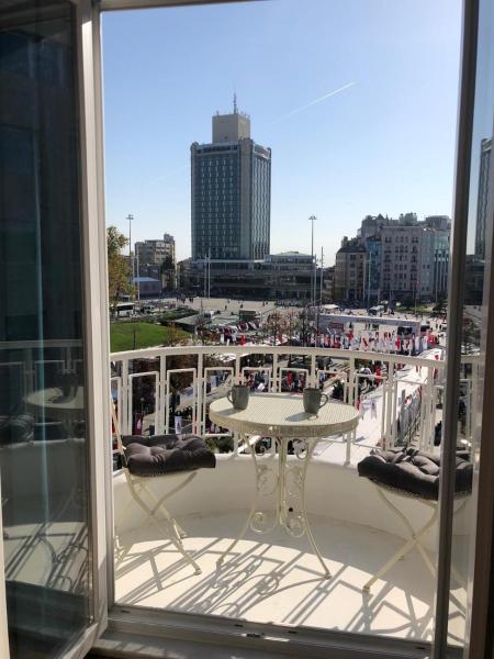 Great View Of Taksim Square, Luxury Furnished On Main Street Of Taksim, Partial Sea View - Estambul