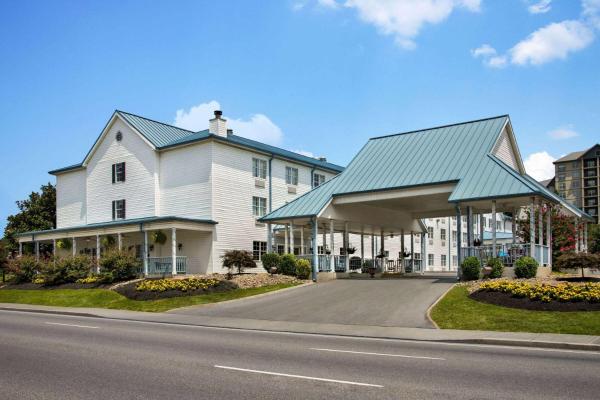 Ramada By Wyndham Pigeon Forge North - Gatlinburg, TN